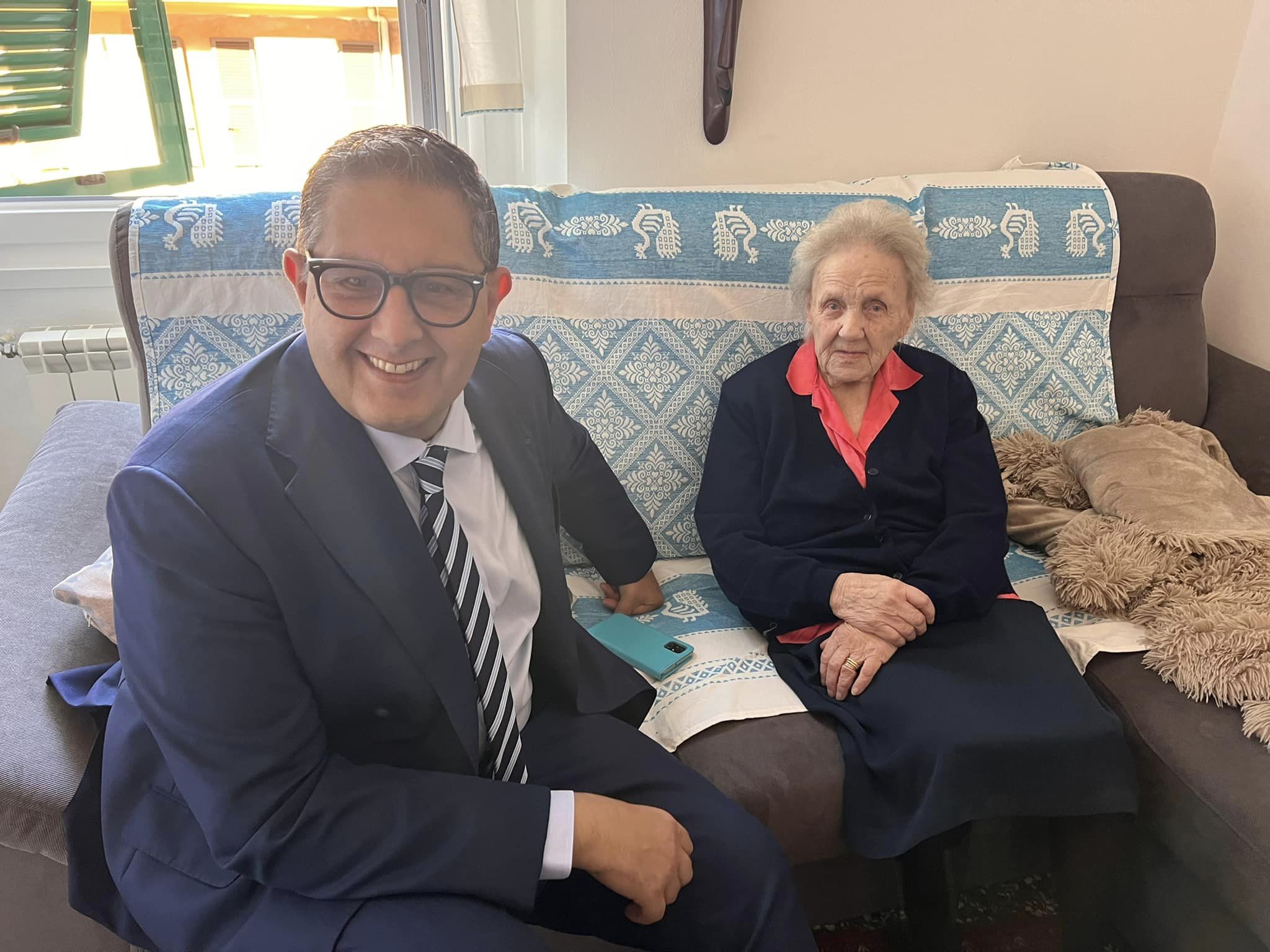 Genova festeggia i 102 anni di nonna Luigia - 104 News